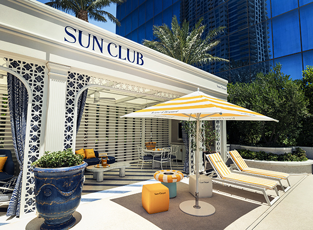 Cabanas & Daybeds - Fontainebleau Las Vegas